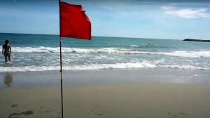 Steagul roșu arborat pe toate plajele de pe litoral! - Radio Romania Cluj