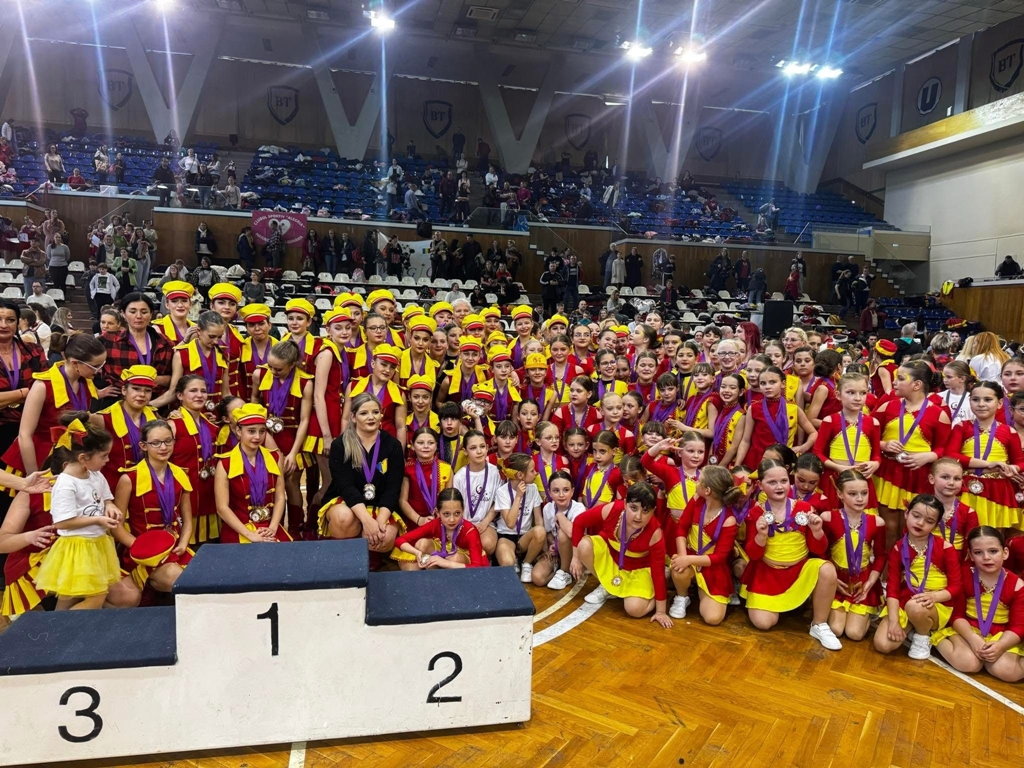 Majoretele din Cluj-Napoca sunt cele mai bune din țară | FOTO - Radio ...